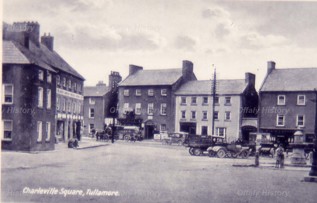 4 The people of O’Connor Square, Tullamore, Ireland in 1901 and 1911. A ...